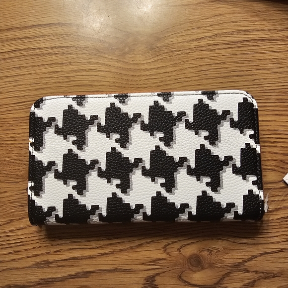 thirty-one | Accessories | Thirty One All About The Benjamins Wallet ...